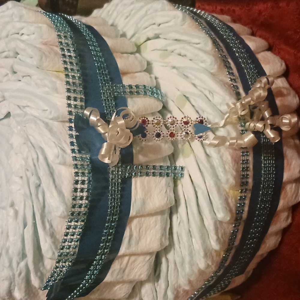 Diaper Cake Decorated With 63 Diapers Size 2. Nwot. - Gem